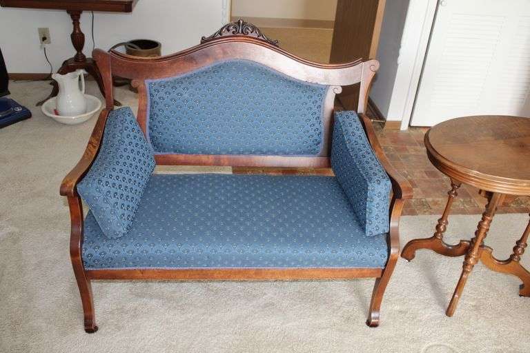 Blue Settee - Auction Ohio