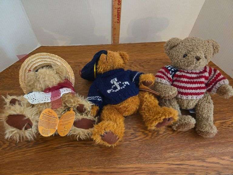 Assorted collectors bears - Auction Ohio