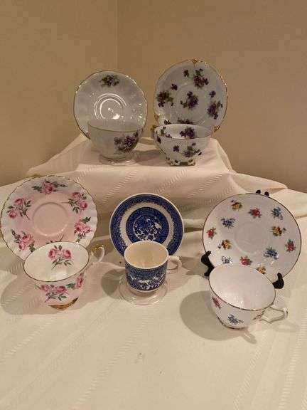 Tea cups and saucers - Auction Ohio