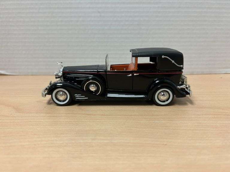 Old Fashion Model Car - Auction Ohio