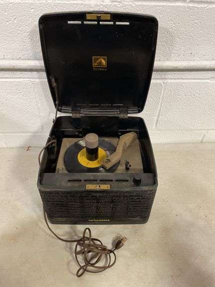 RCA Victor , portable record player - Auction Ohio