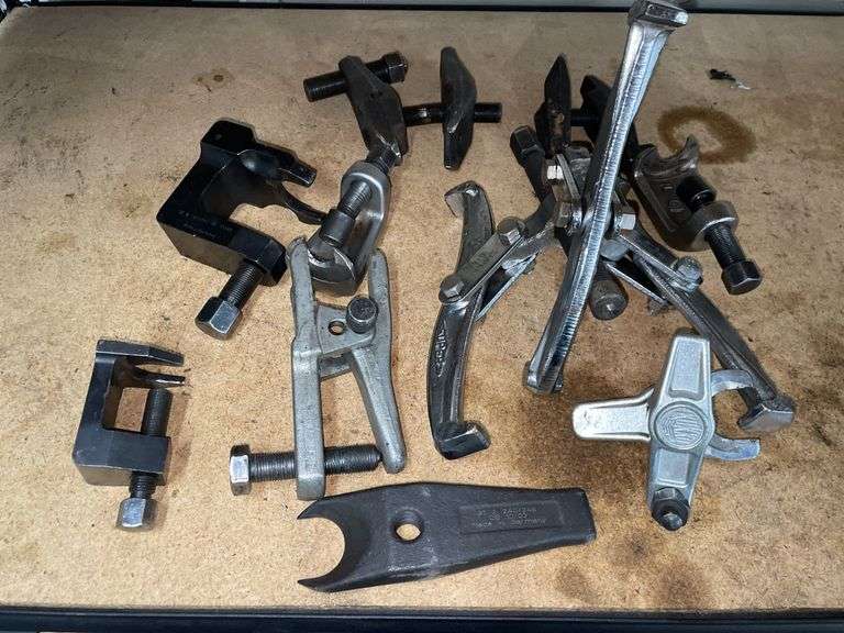 Assorted Gear Pullers - Auction Ohio