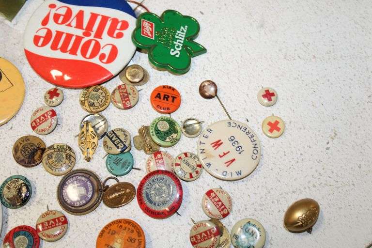 Vintage Pins & Buttons - Auction Ohio