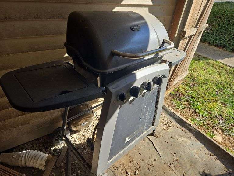 Aussie propane grill - Auction Ohio