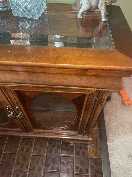 Broyhill Entry Cabinet - Auction Ohio