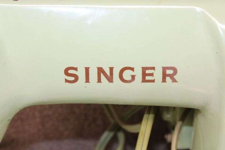 Singer 185K Sewing Machine with Foot Pedal and Motor Attachment ...