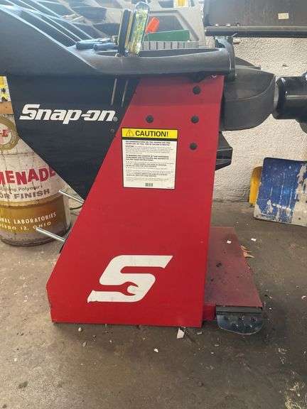 Snap-On ZeewV33A9 Motorized Wheel Balancer - Model VCS705 - Auction Ohio