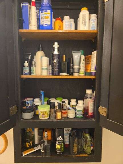 Assorted cologne cabinet contents - Auction Ohio