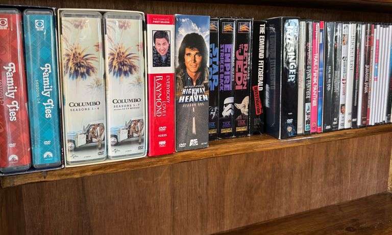 DVD and VHS Shelf Lot - Auction Ohio