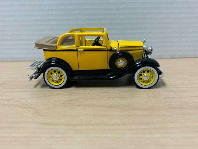 Old Fashion Model Car - Auction Ohio