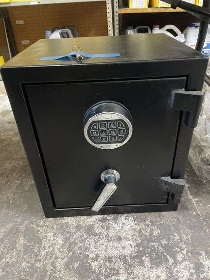 Safe With Key - Auction Ohio