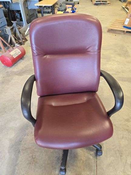 Swivel office chair. - Auction Ohio