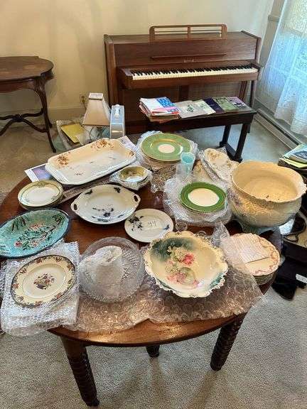 Large assortment of fine china - Auction Ohio