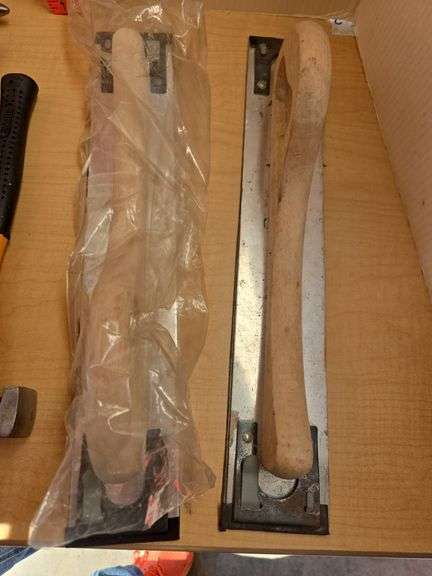 Assorted auto body repair tools. - Auction Ohio