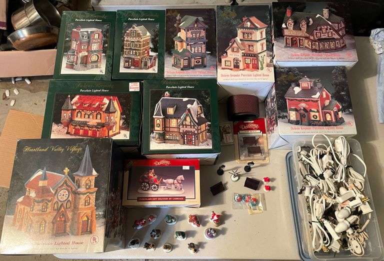 Dicken's Keepsake Lighted Houses - Auction Ohio