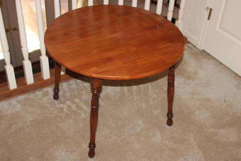 Colonial Maple Side Table - Auction Ohio
