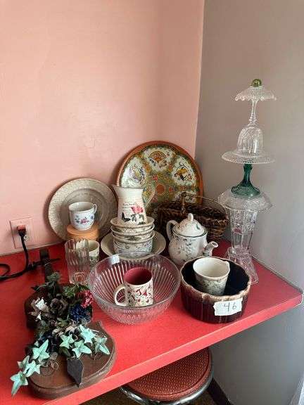 Assorted decorative and functional dishware - Auction Ohio