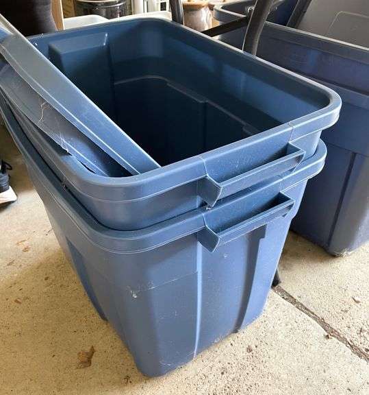 11 Heavy Duty Totes w/Lids - Auction Ohio