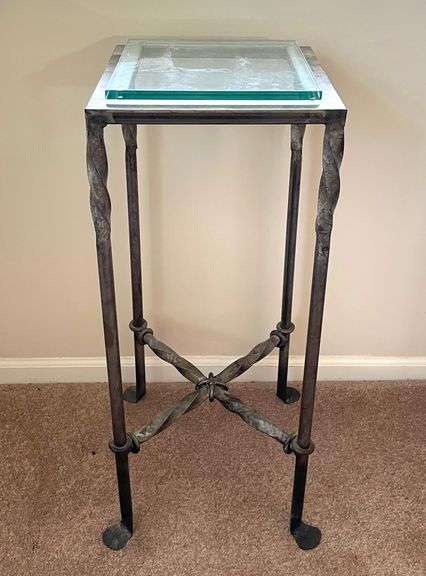 Plant Stand / Accent Table - Auction Ohio