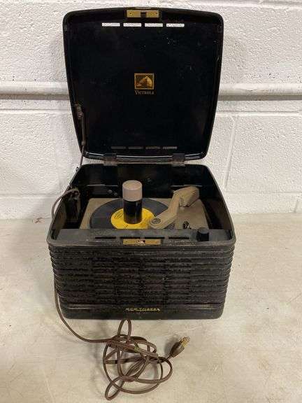 RCA Victor , portable record player - Auction Ohio