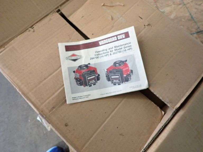 NEW BOXED ENGINE - Briggs & Stratton 16 HP v-twin VANGUARD Motor ...