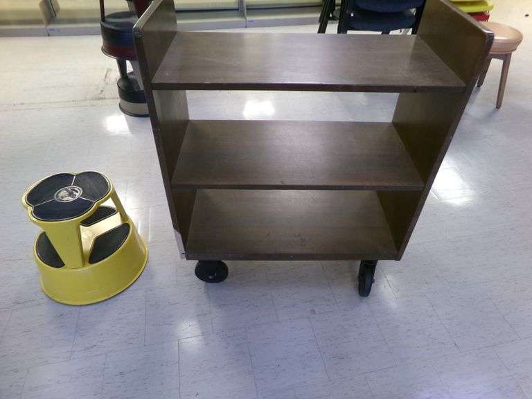 Cabinet & Stool - Auction Ohio