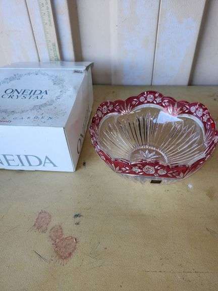 Oneida Crystal Southern Garden 9.5" Centerpiece Bowl In Box - Auction Ohio