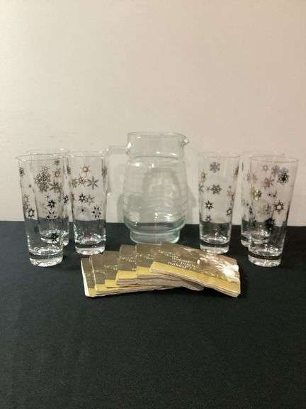 Glass Pitcher Set with Starburst Glasses and Napkins - Auction Ohio