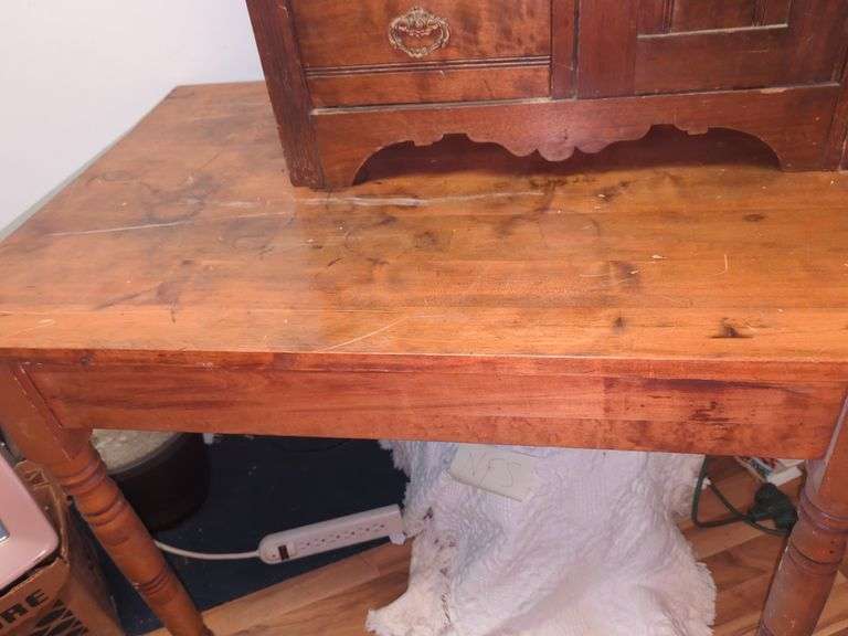 Antique Federal Style Table on Castors - Auction Ohio