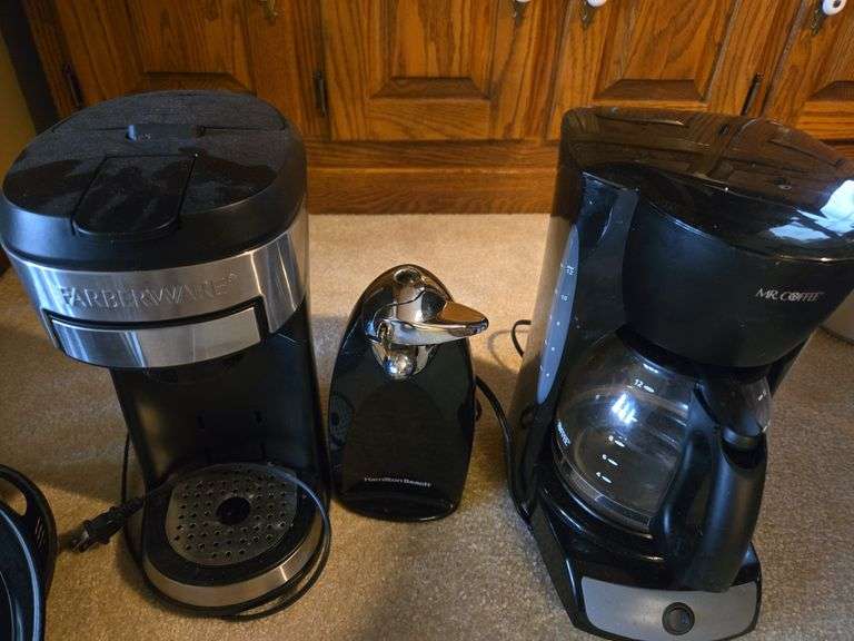 Assorted kitchen appliances - Auction Ohio