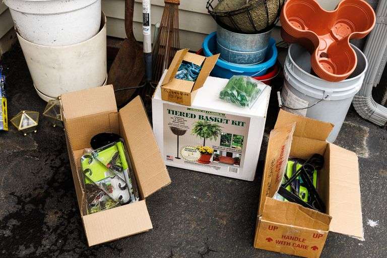 Collection of Yard Items - Auction Ohio