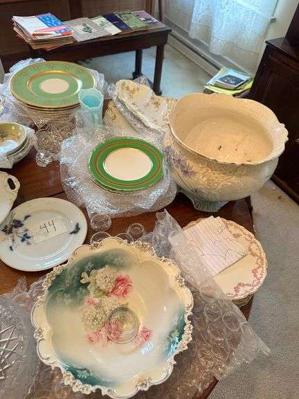 Large assortment of fine china - Auction Ohio