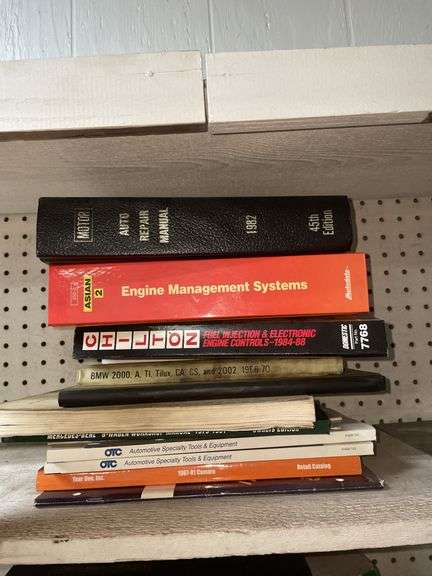 Assorted Car Repair Books - Auction Ohio
