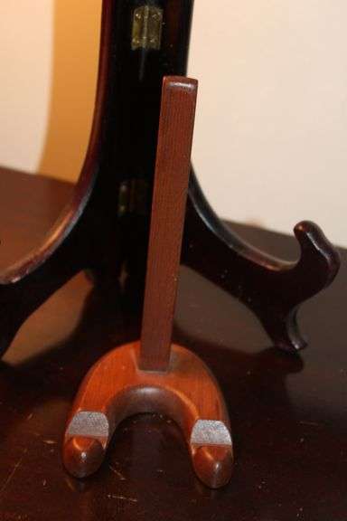 Plate Stands - Auction Ohio