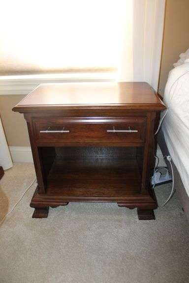 Pennsylvania House Cherry Bedside Table - Auction Ohio