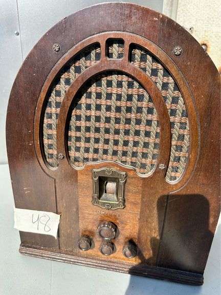 Vintage Philco Cathedral Tube Radio - Auction Ohio