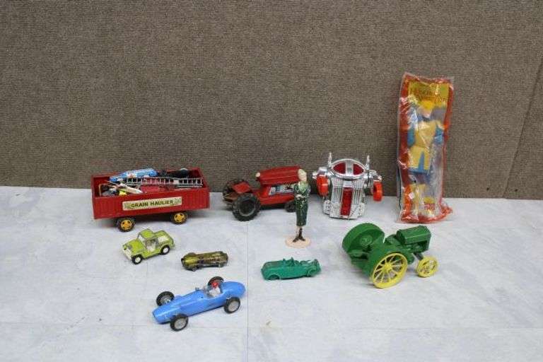 Lot of Assorted Vintage and Collectible Toys Including John Deere Model ...