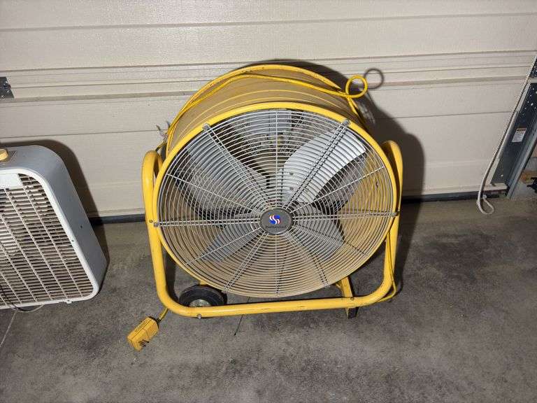 Large Floor Fan and Regular Floor Fan - Auction Ohio