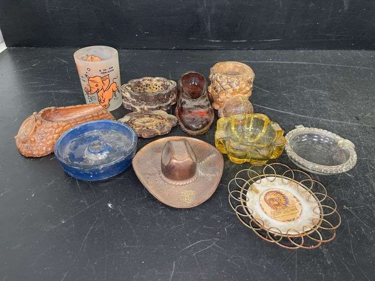 Vintage collectibles - Auction Ohio