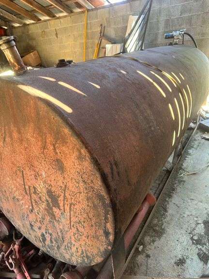 1000 Gallon Bull Tank (Lancaster) - Auction Ohio