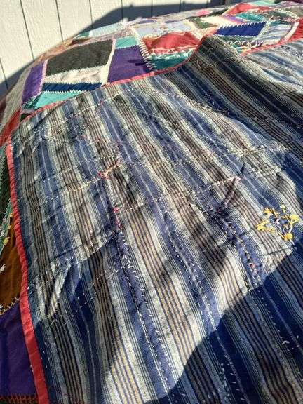 Patchwork of many colors - Auction Ohio