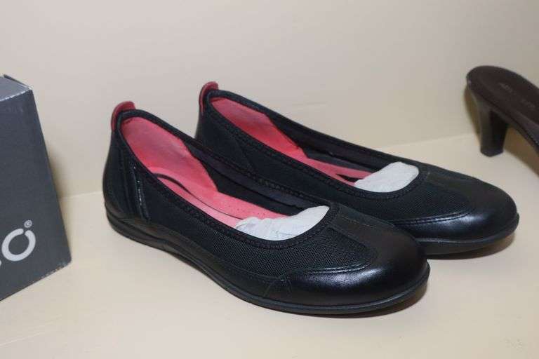 Ladies' Shoes - Auction Ohio