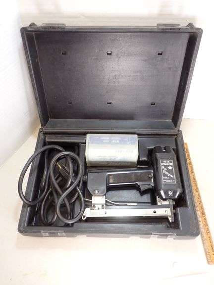 TESTED #615 CRAIN Pro Carpet Stapler Type A w/case & staples - Auction Ohio