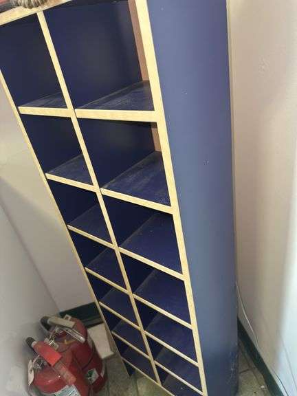 Cubby narrow shelf - Auction Ohio