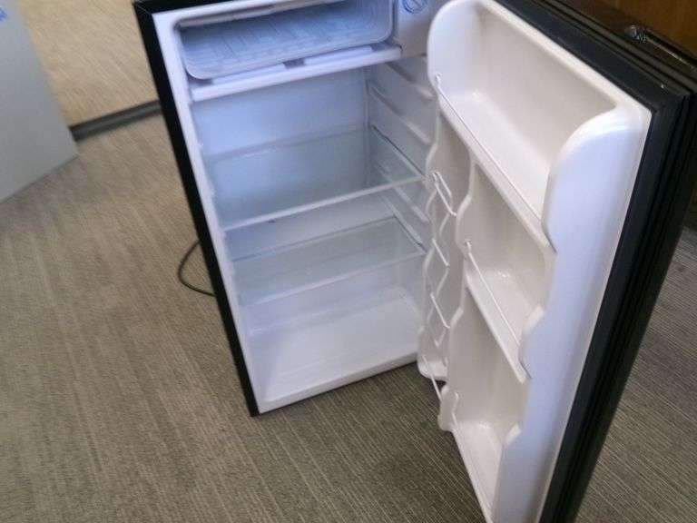 Mini Refrigerator - Auction Ohio