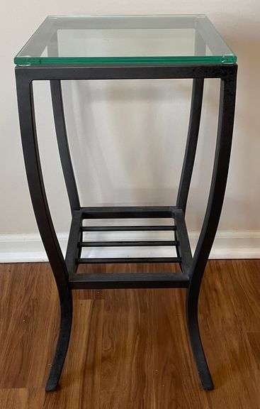 Plant Stand / Accent Table - Auction Ohio