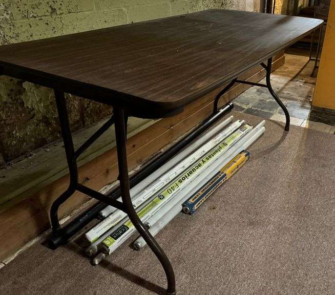 Folding Table and Florescent Lights - Auction Ohio