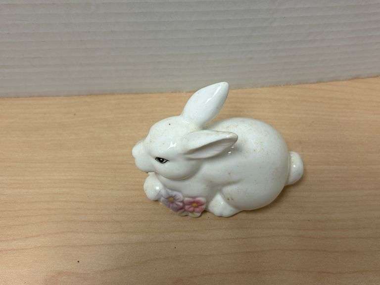 Russ Bunny Rabbit Figurine - Auction Ohio