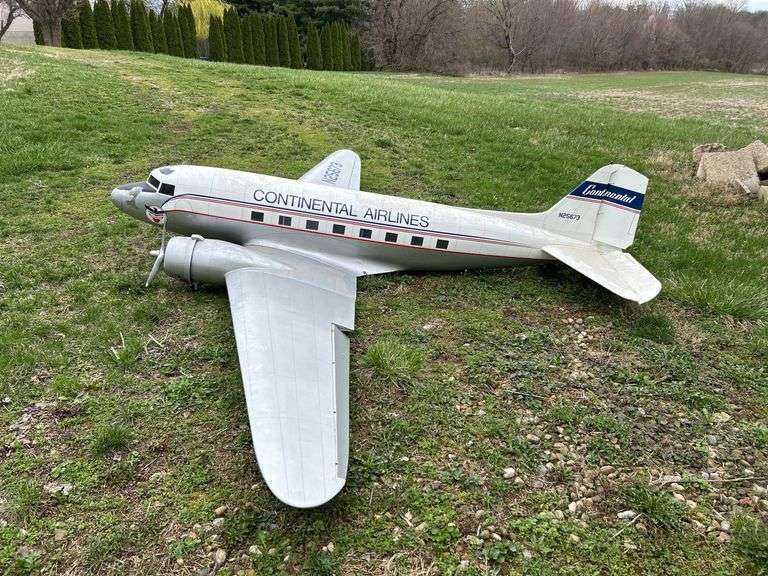Continental Airlines N25673 Model Airplane - Auction Ohio
