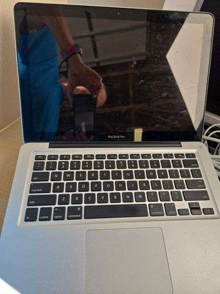 Macbook pro laptop computer - Auction Ohio